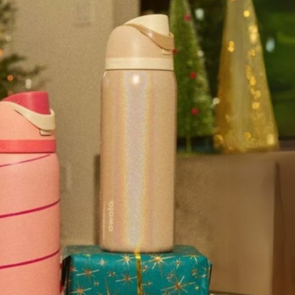 owala | Dining | Owala Special Edition Holiday Magic 32 Oz Water Bottle ...